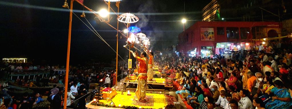 Varanasi: Nightlife in Varanasi UP.