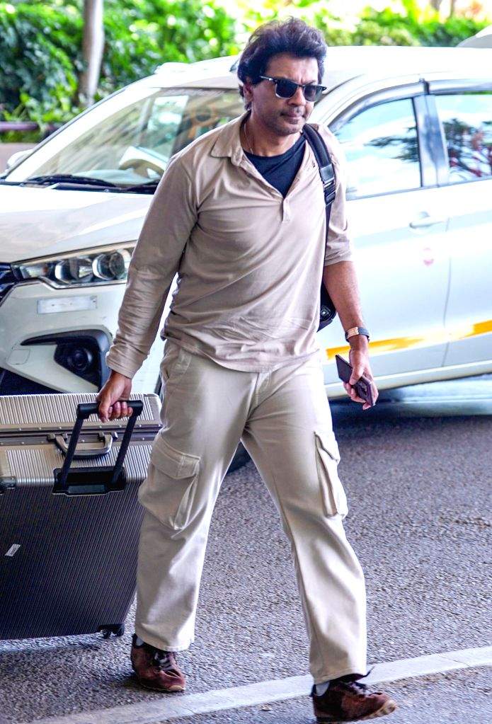 Nikhil Dwivedi Spotted at Airport