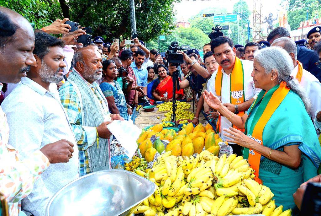 Nirmala Sitharaman Interacts With Vendors In Bengaluru
