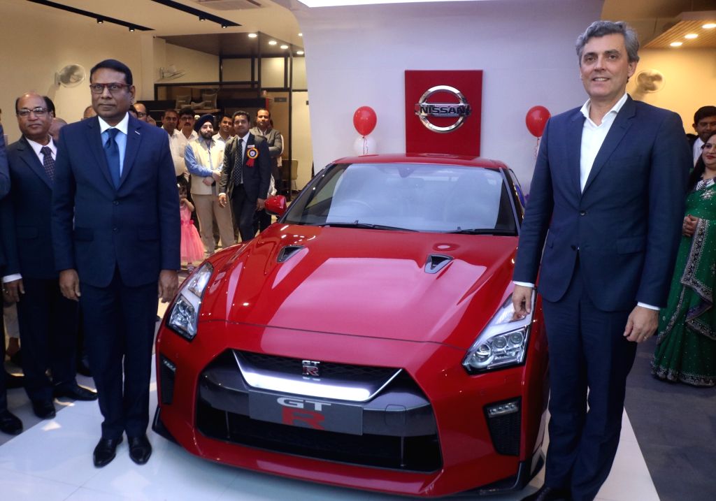 Nissan showroom - inauguration