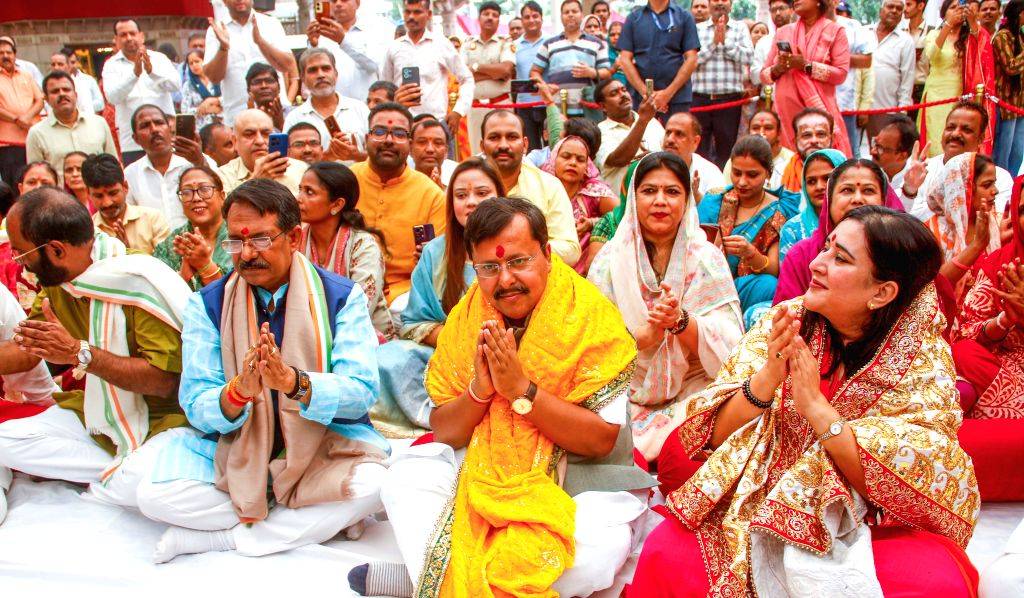 Nitin Nabin visits Jhandewalan Temple