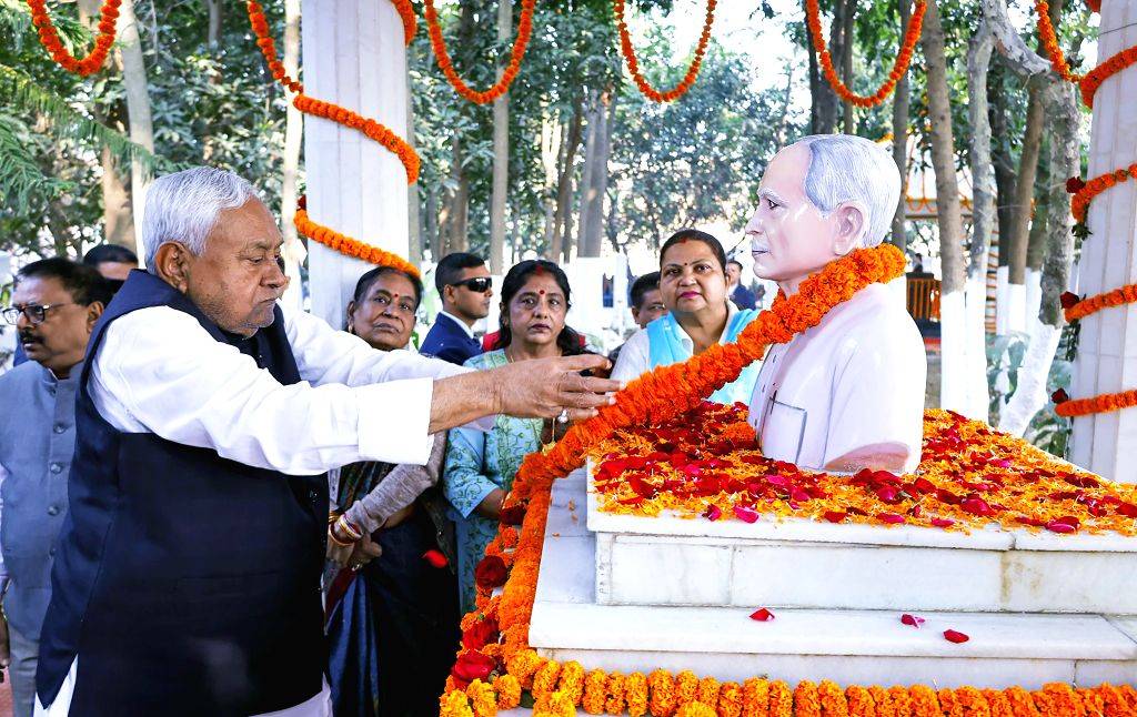 Nitish Kumar Pays Tribute to Father in Bihar