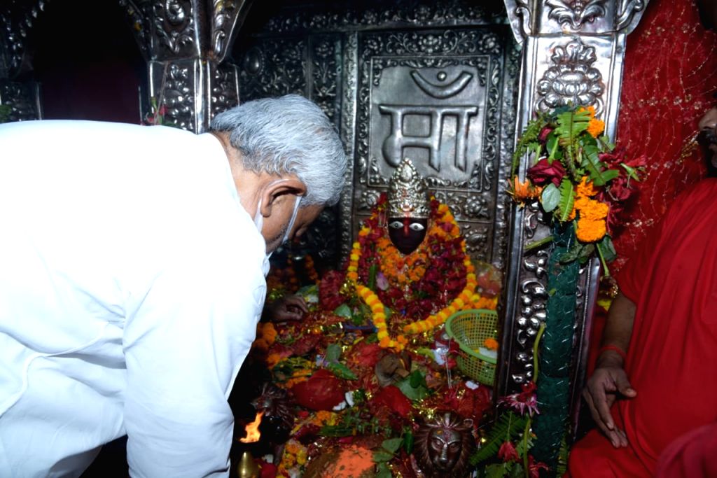 Free photo : Nitish offered prayers to Sheetla Mata, Badi Patnadevi