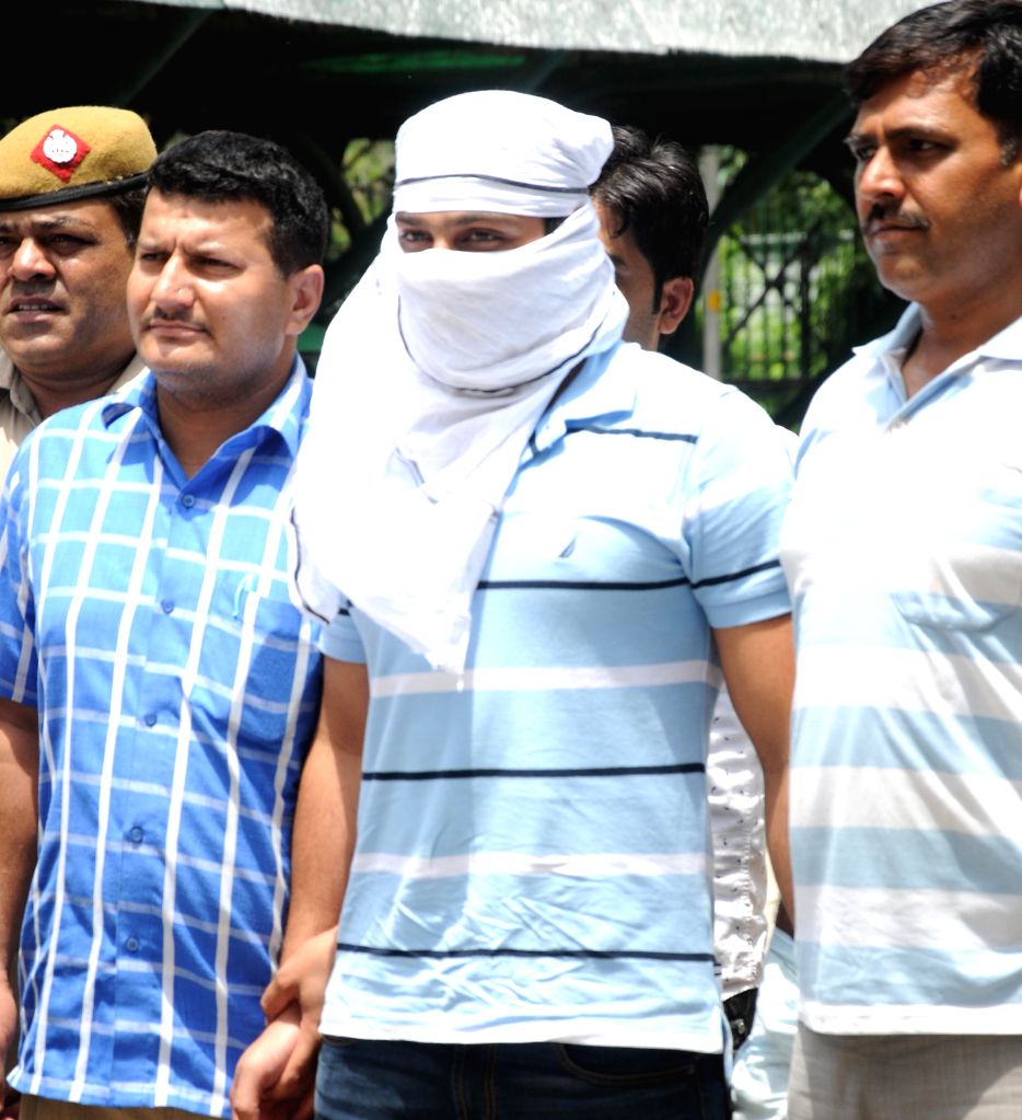 Wanted gangster held in Delhi
