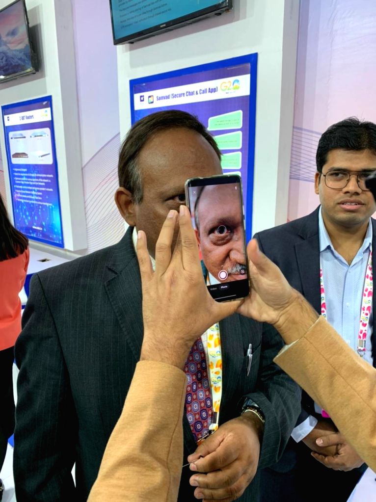 Free Photo : Now eye test can be done through WhatsApp.