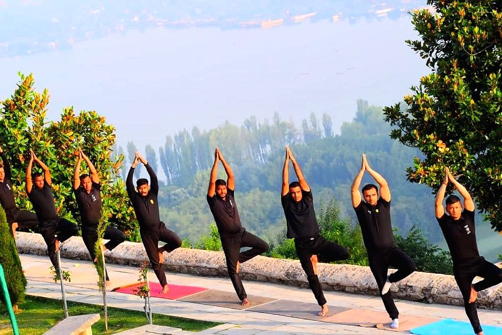 : Srinagar: NSG commandos of 13 Special Ranger Group perform yoga on ...