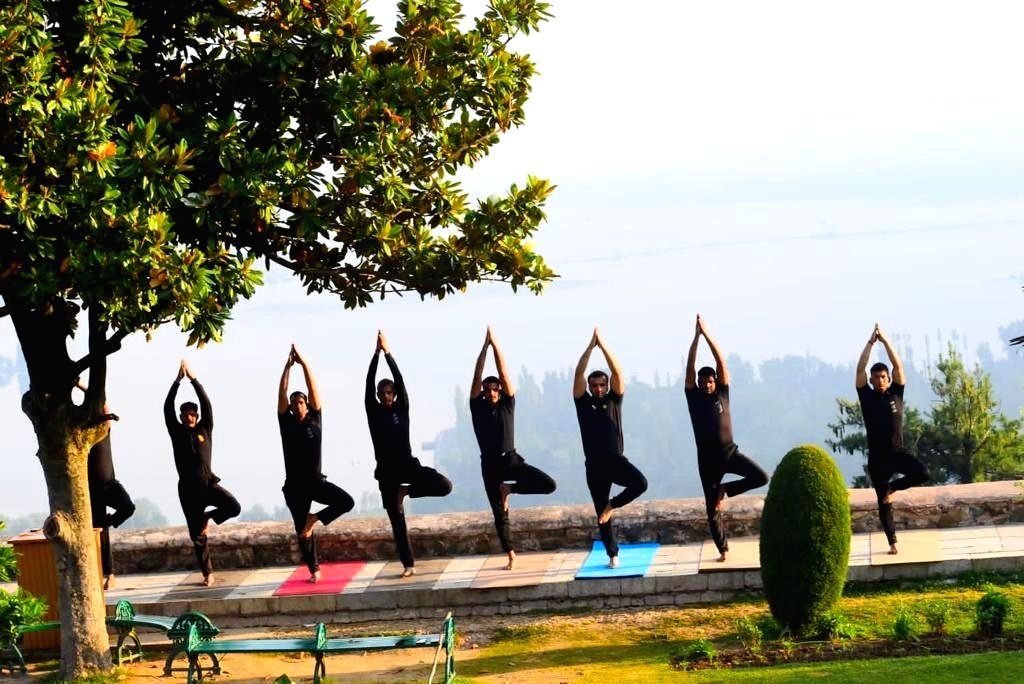 : Srinagar: NSG commandos of 13 Special Ranger Group perform yoga on ...