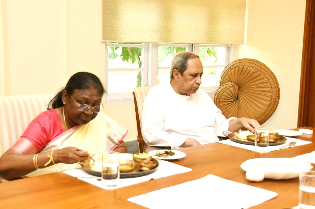 Odisha CM Naveen Patnaik eats lunch with NDA's presidential candidate ...