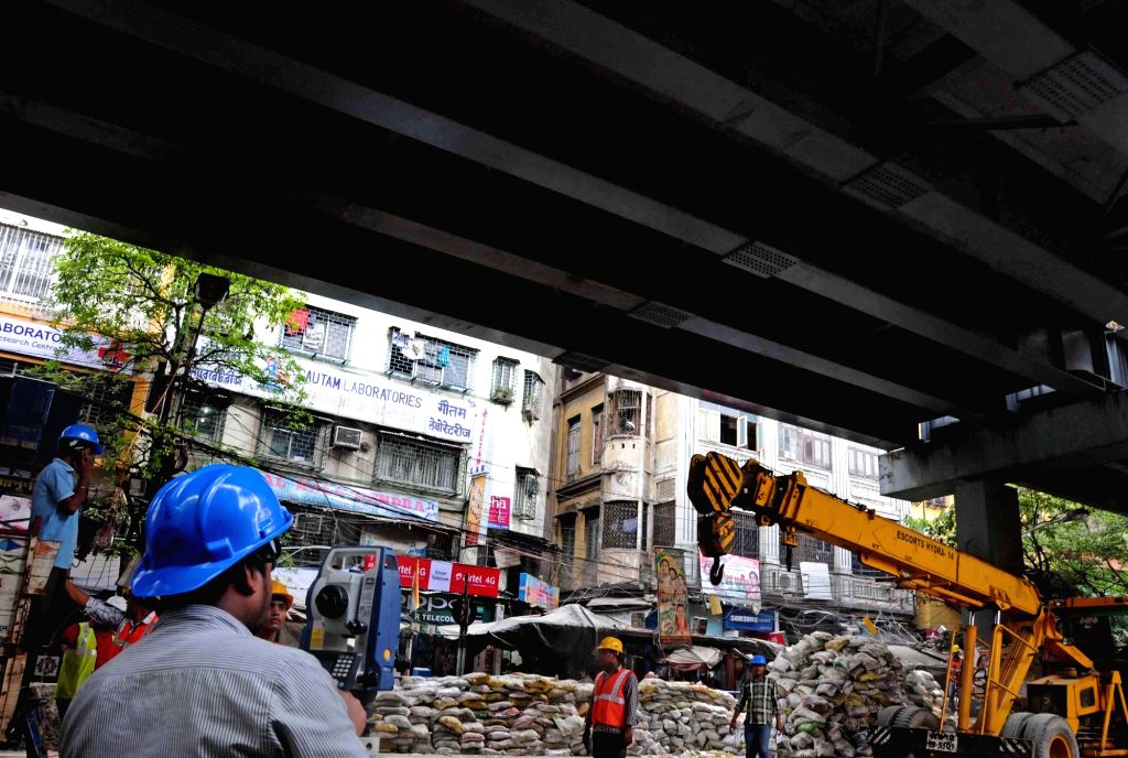 Officials inspect Vivekananda flyover collapse site