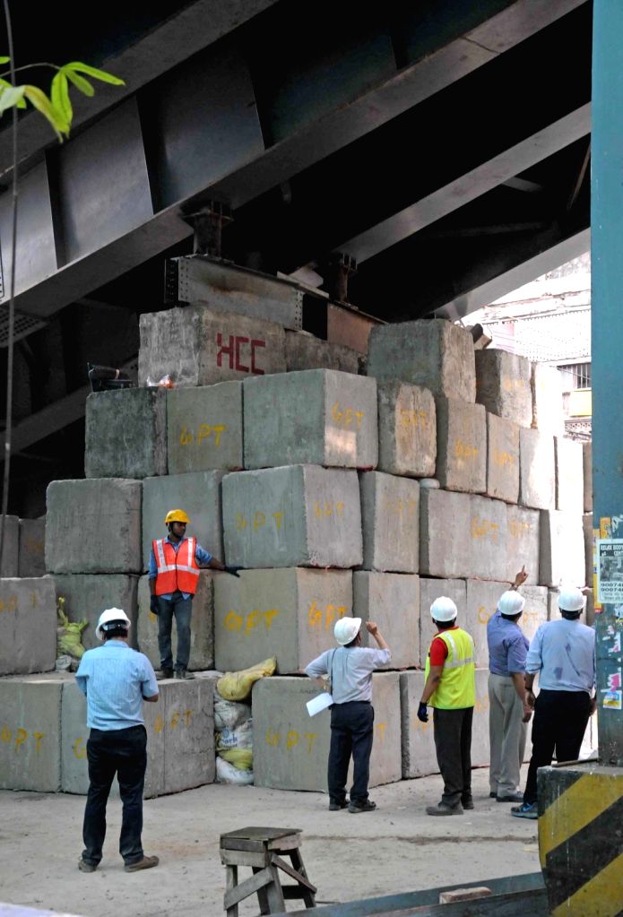 Officials inspect Vivekananda flyover collapse site