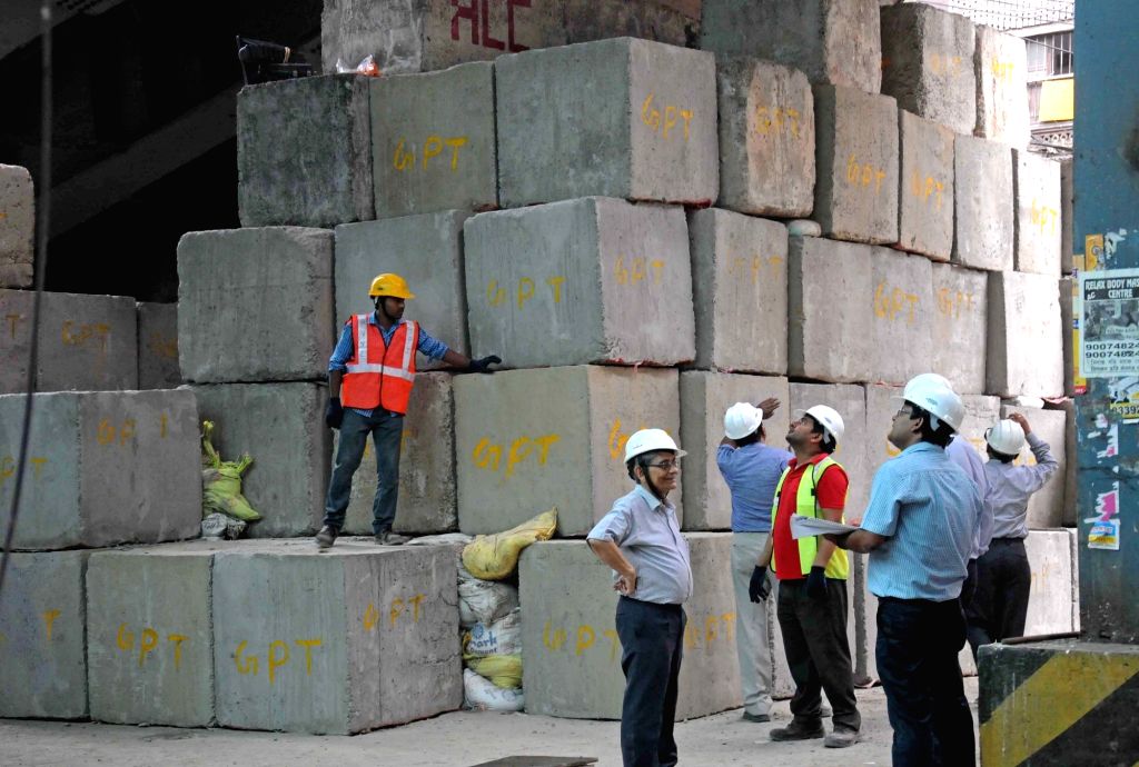 Officials inspect Vivekananda flyover collapse site