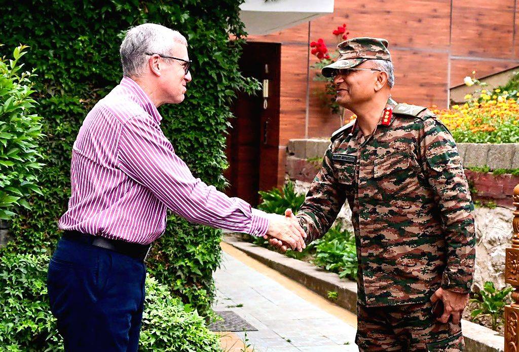 Omar Abdullah meets Lt. Gen. Pratik Sharma & Prashant Srivastava