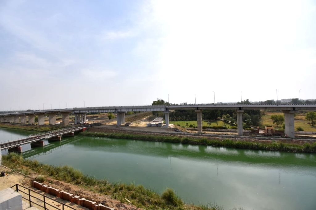 Free Photo:Outer ring road.