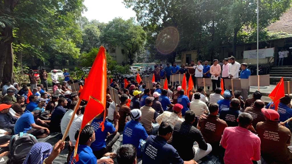 Free Photo : Over 250 sacked contract employees of the L&T defence.