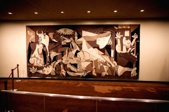 New York :Pablo Picasso's "Guernica" tapestry is seen at the UN ...