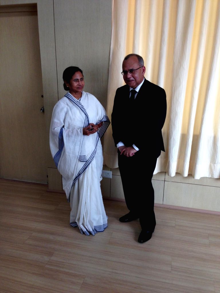 Salman Bashir during a meeting with Mamata Banerjee