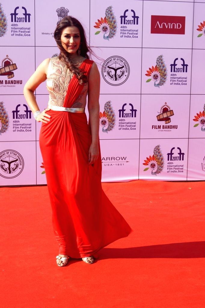 Katrina, Smriti, Karan and other celebs at the red carpet of closing ...