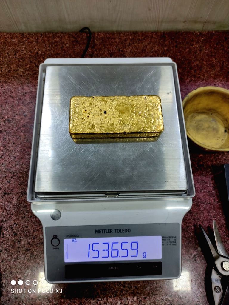 Passenger, staffer held for smuggling gold at IGI Airport