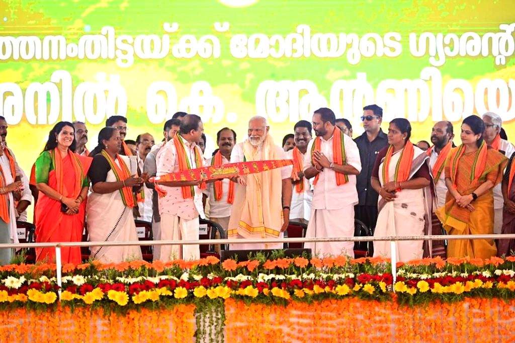 Prime Minister Narendra Modi being presented the traditional Onavillu ...
