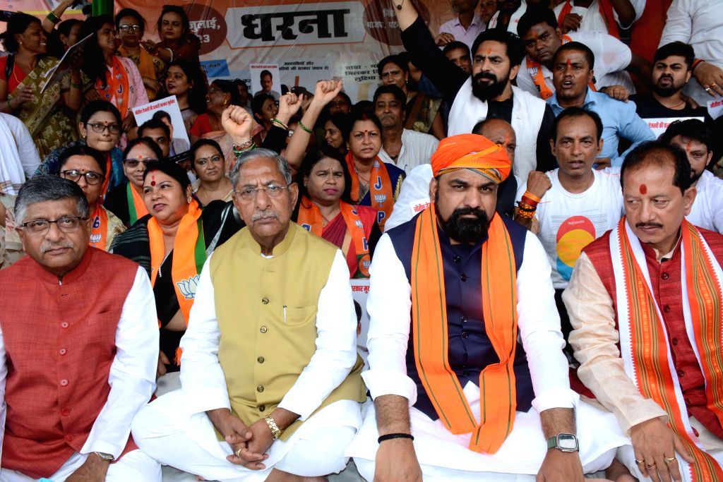 Patna : BJP State leaders stage a protest against police action on ...