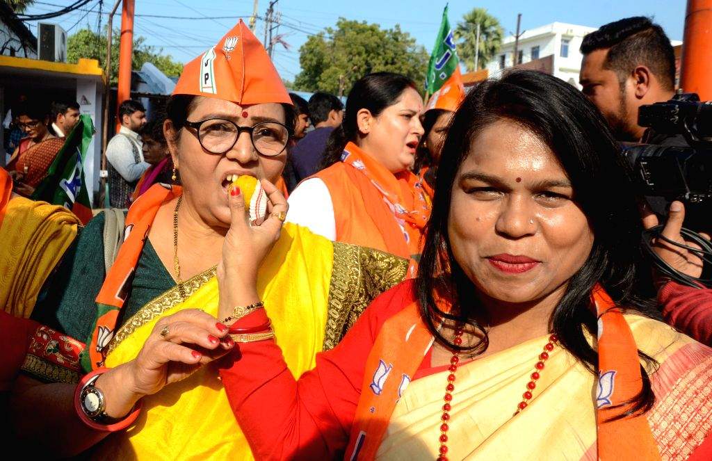 Patna : BJP Workers celebrate their party's lead during counting of ...