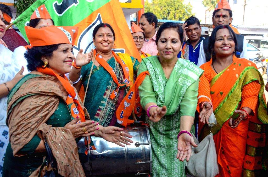 Patna : BJP Workers celebrate their party's lead during counting of ...