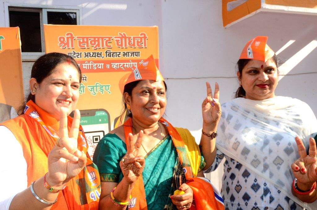 Patna : BJP Workers celebrate their party's lead during counting of ...