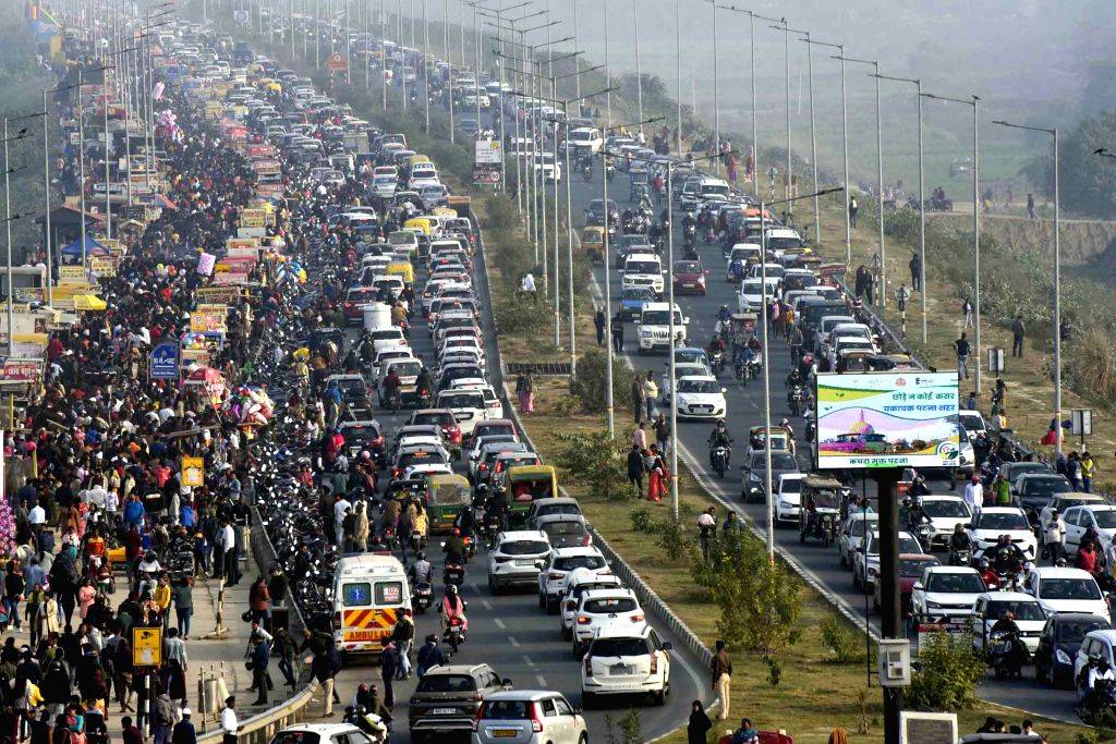 Patna : Vehicles stuck in a traffic jam at Marine drive
