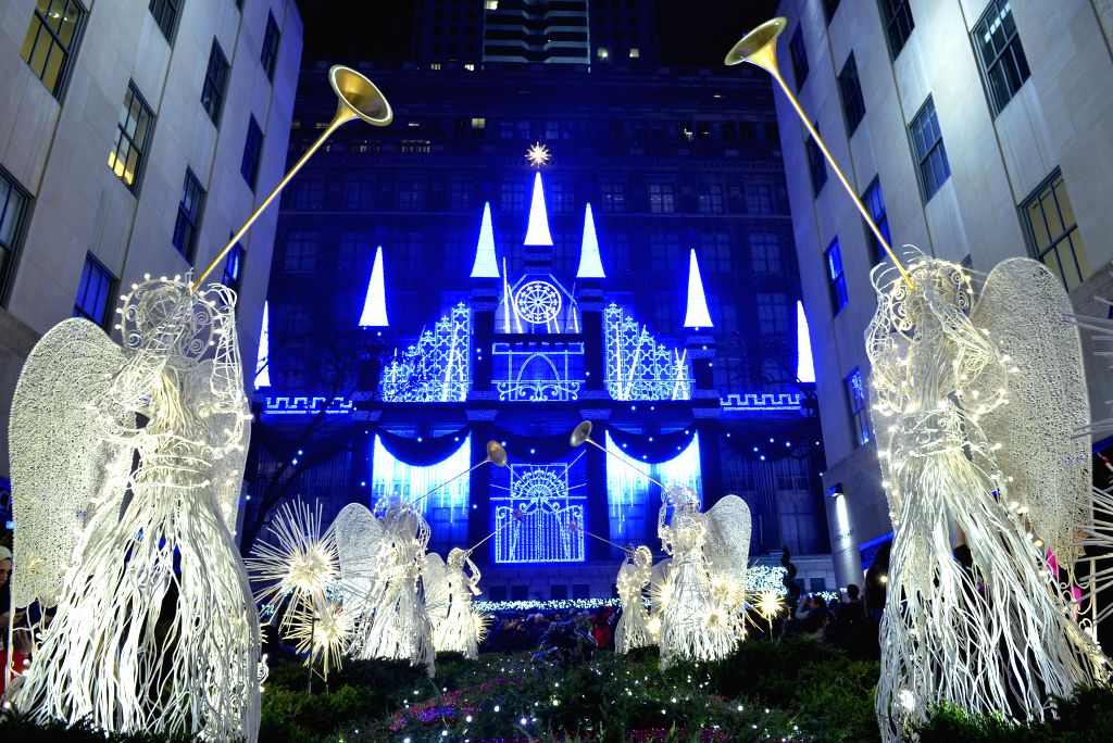 U.S.-NEW YORK-FIFTH AVENUE-HOLIDAY LIGHTS