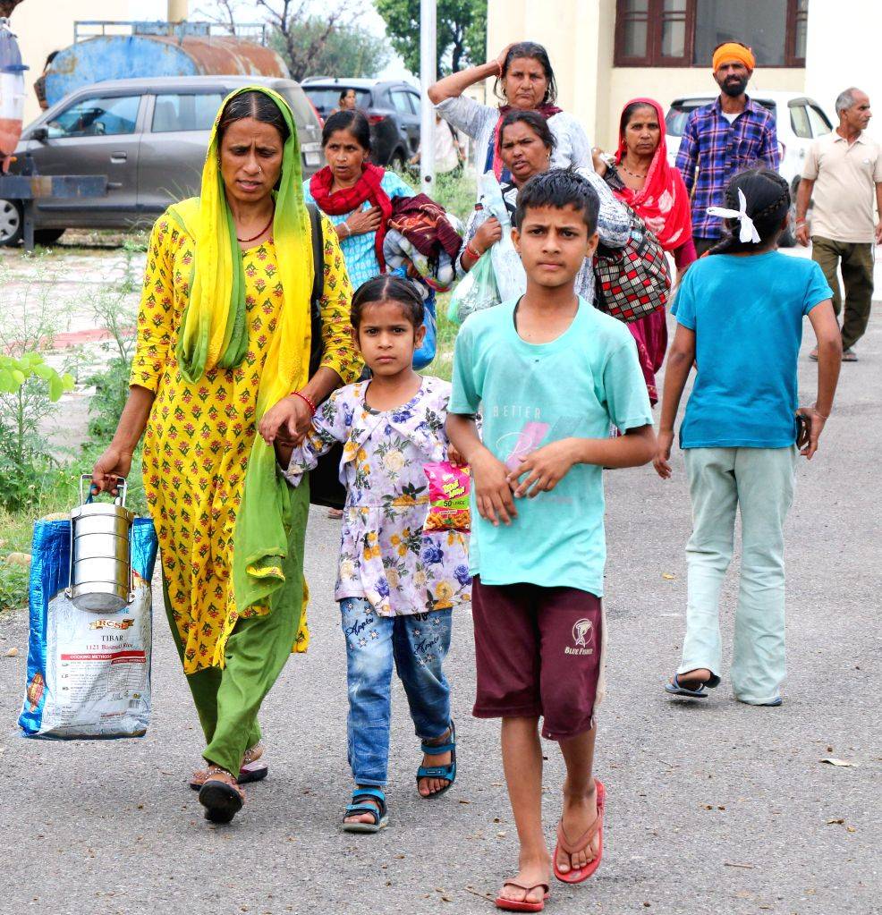 People Evacuate Mendhar Following Pakistani Shelling