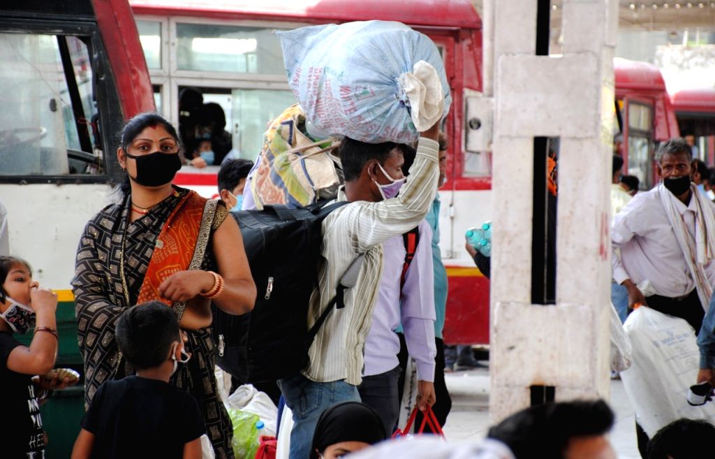 people moving other state in kaushambi bus depot during covid-19