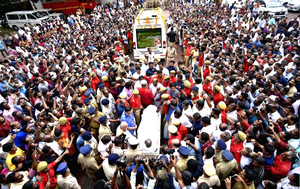 People pay their last respects to late CPM leader Kodiyeri Balakrishnan