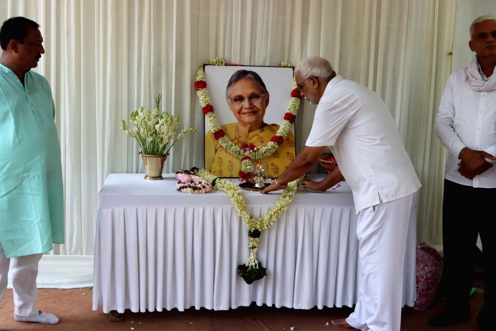 People pay tribute to former chief minister of Delhi Sheila Dixit