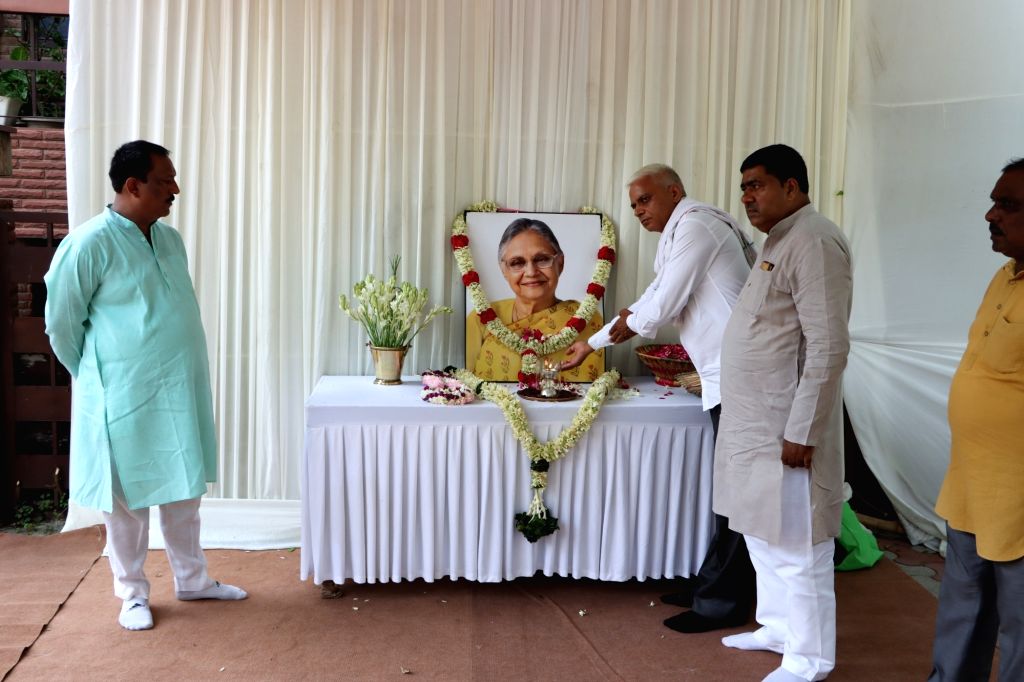 People pay tribute to former chief minister of Delhi Sheila Dixit