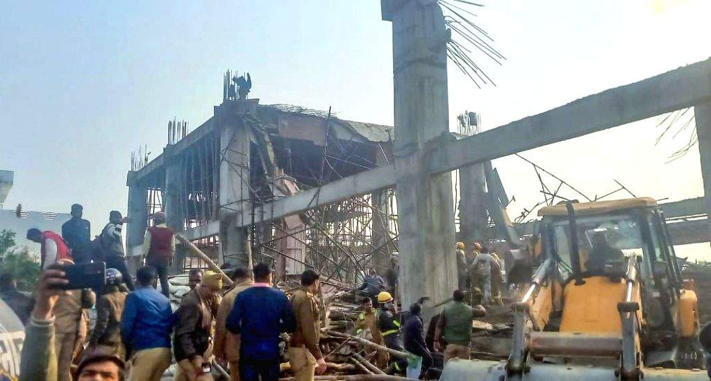 People pulling out workers trapped under the collapsed building in Kannauj
