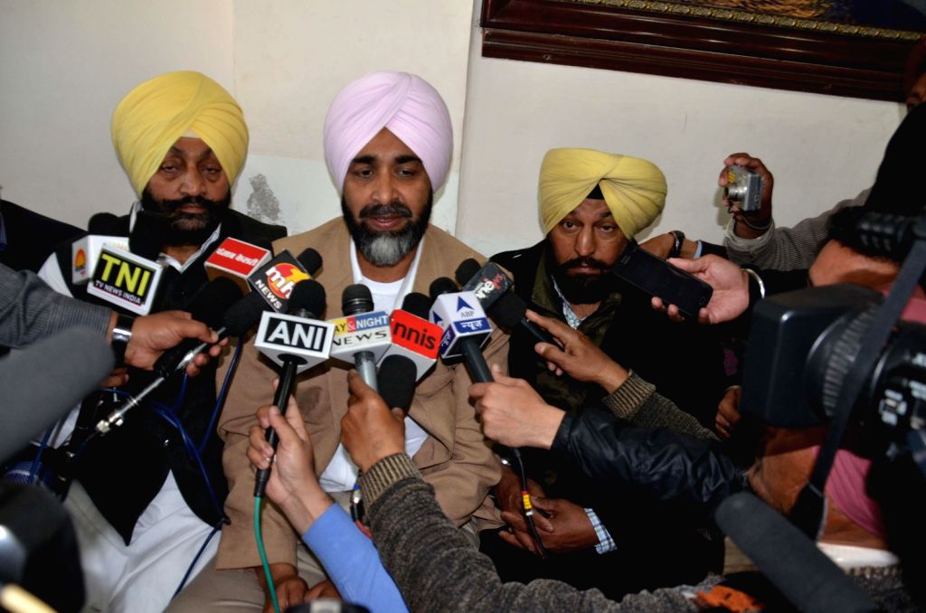 Manpreet Badal paying obeisance at Golden Temple