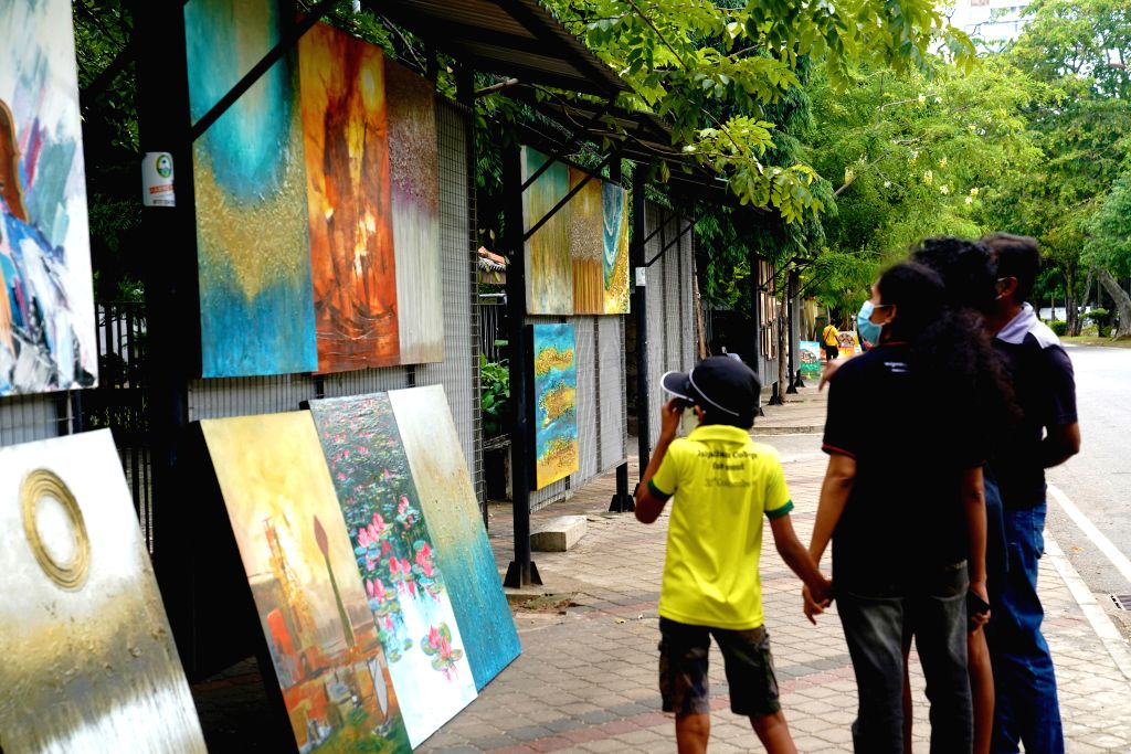 SRI LANKA-COLOMBO-GREEN PATH-ART SHOWS-RETURN