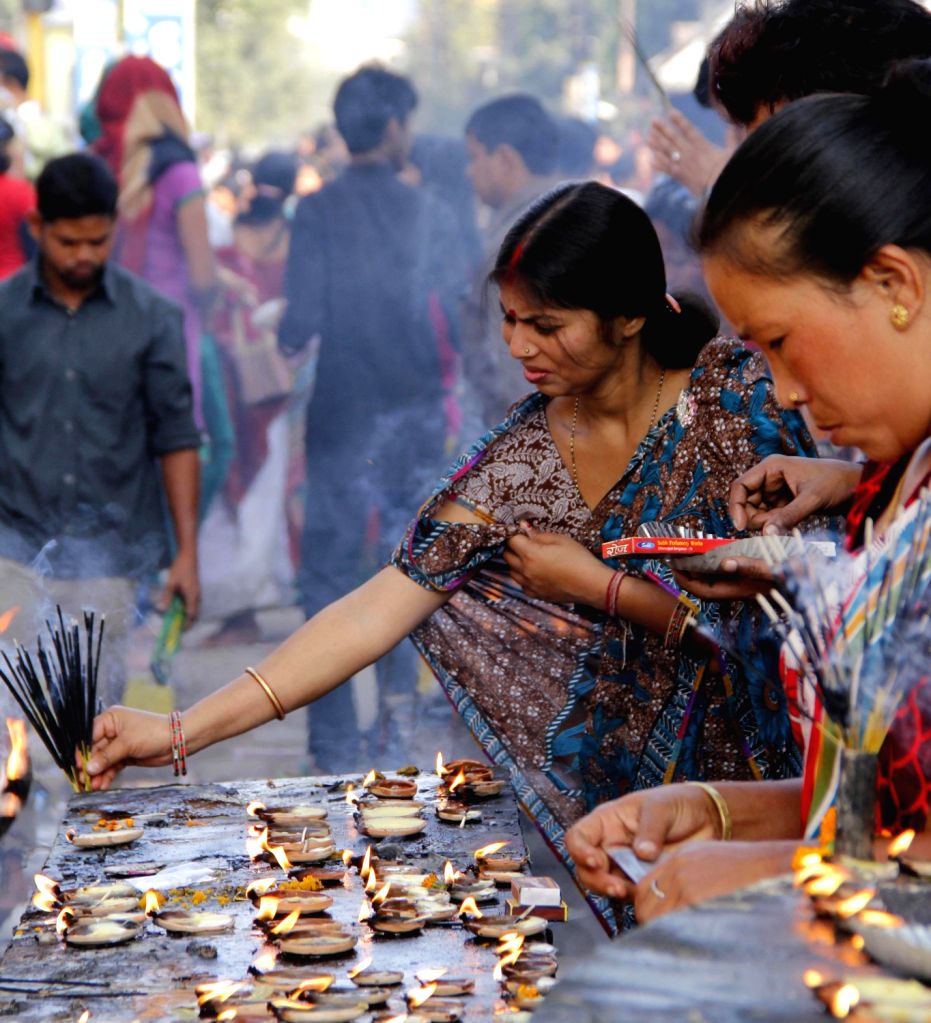 People visit Ganesh Mandir in large numbers on day-1 of 2014