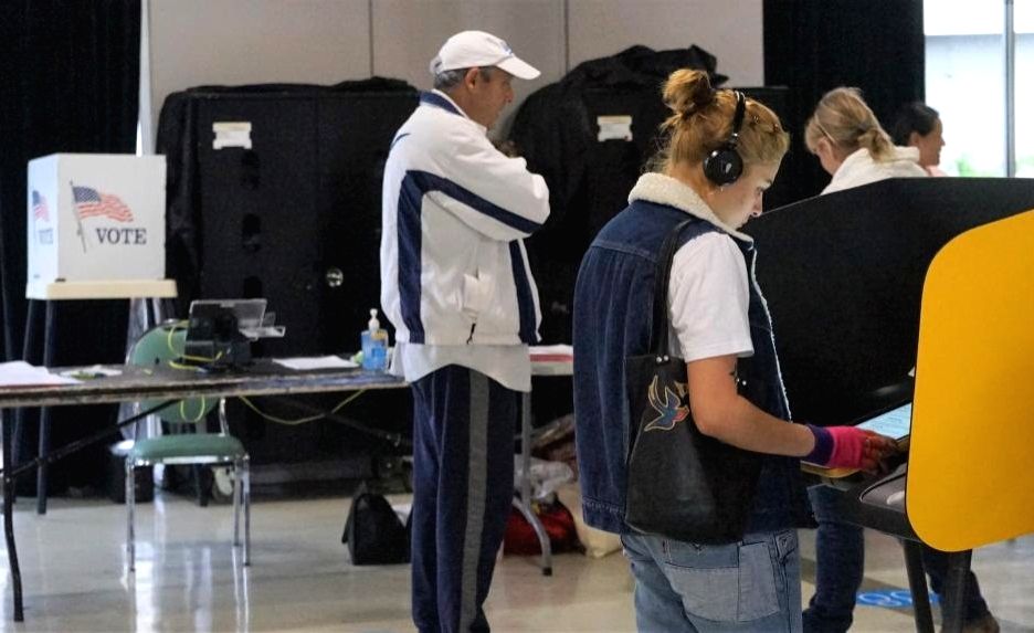 Los Angeles :People vote at a polling station in Los Angeles