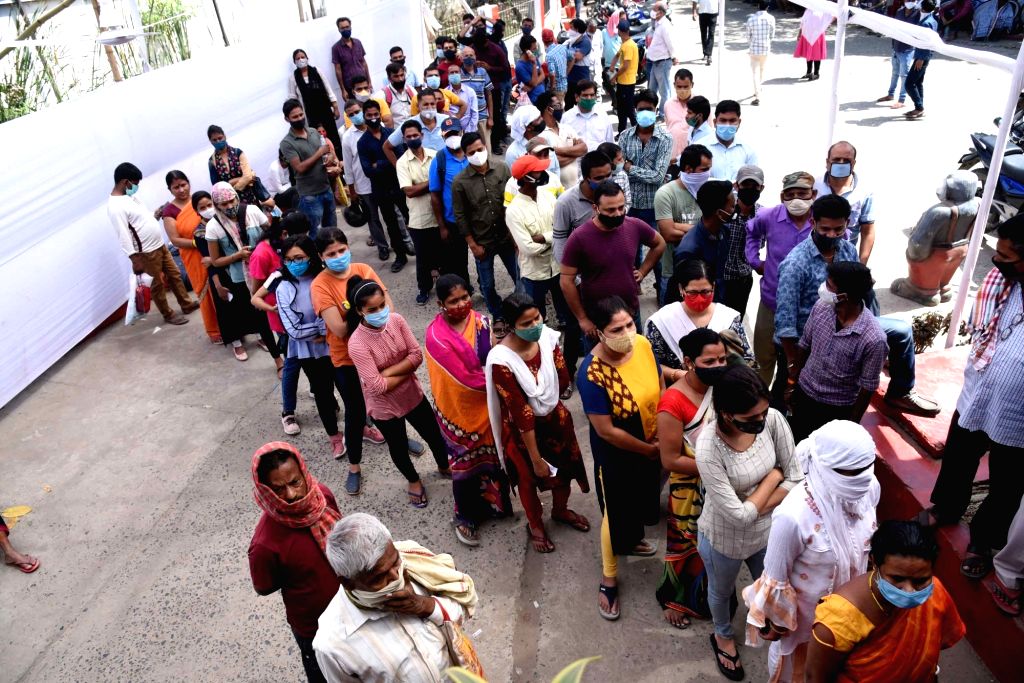 Peoples ignoring social distance stand in a queue to register their ...