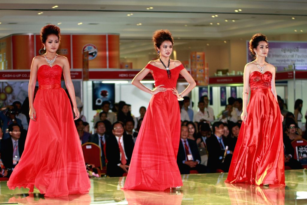 Models show gems and jewelry