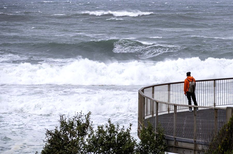Winds, rain to continue pummelling Australia's east coast