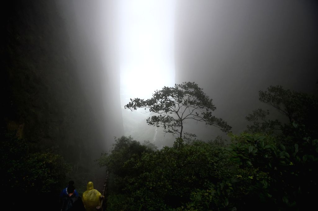 CHINA-ZHEJIANG-JIANGSHAN-MOUNTAIN-VIEW