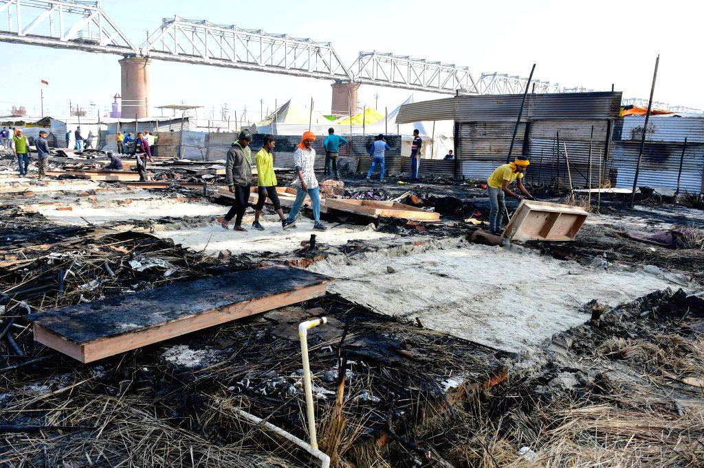 Pilgrims search for their valuables after their tent was burned in a ...