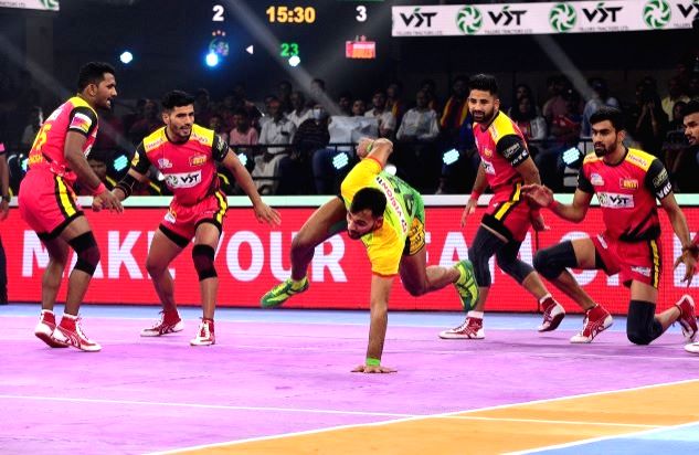 Free Photo : PKL 9: Bengaluru Bulls script amazing comeback to tie 31 ...