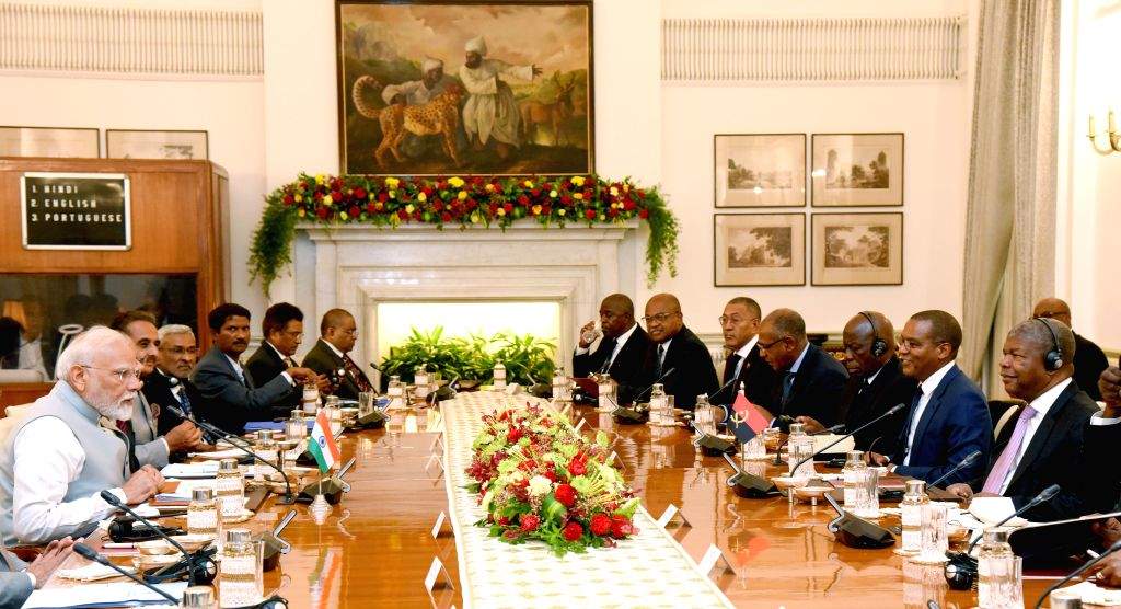PM Attends Delegation-Level Talks with Angola President