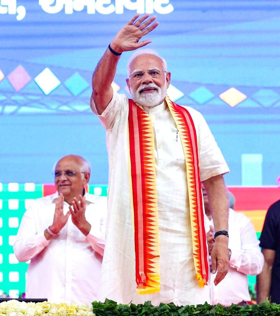 PM Modi Inaugurates and Lays Foundation for Development Projects