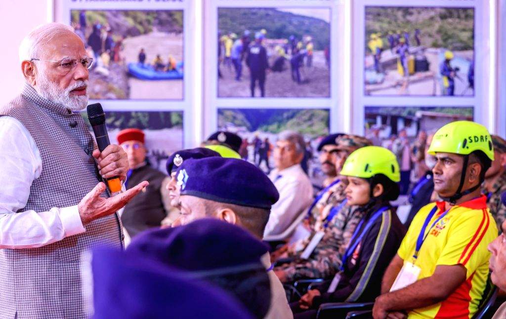 PM Modi Meets Disaster Response Teams