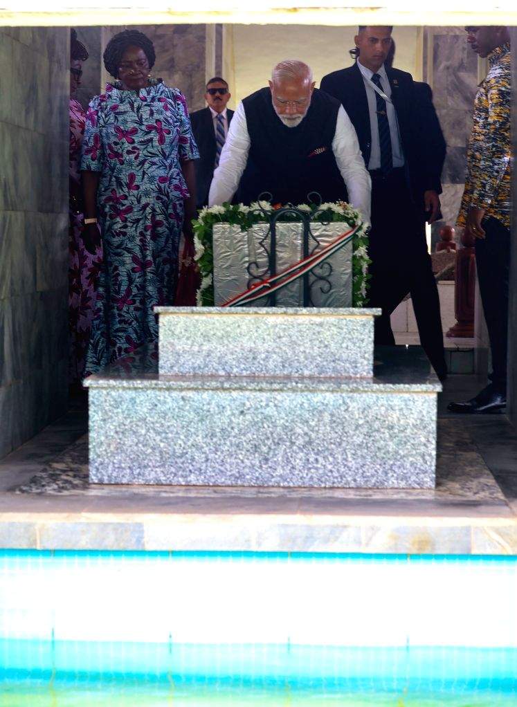 PM Modi Pays Tribute at Kwame Nkrumah Memorial Park