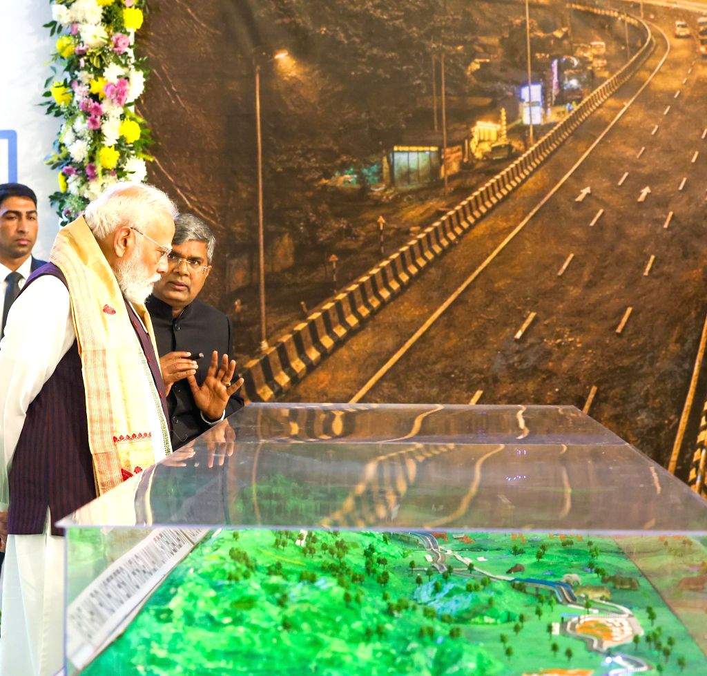 PM Modi Performs Bhoomi Poojan of Elevated Corridor Project